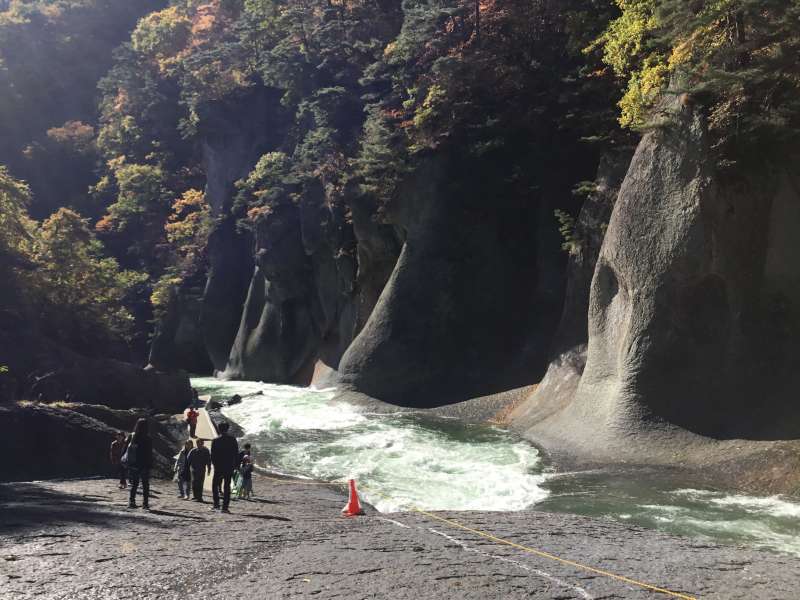 Fukiwarenotaki(Fall) in Gunma Prefecture | GoWithGuide